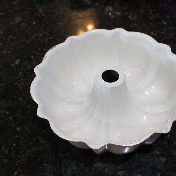 Dining | Aluminum Bundt Cake Pan 139 | Poshmark